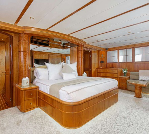 ALMOST THERE Yacht Charter Details, Horizon | CHARTERWORLD Luxury ...
